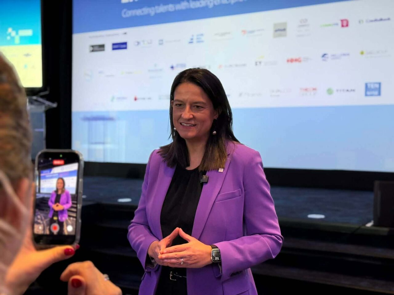 Το mononews στη Νέα Υόρκη για το Rebrain Greece - Αποκλειστική δήλωση της Νίκης Κεραμέως ...