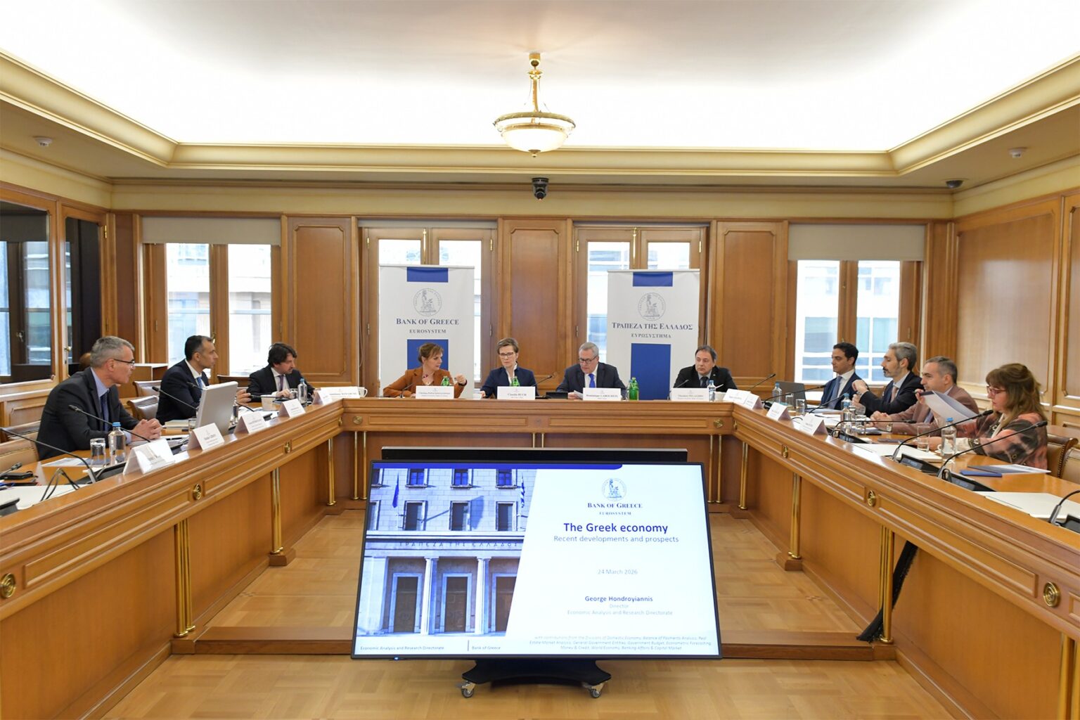 Εθνική Τράπεζα: Γιατί φεύγουν με εθελούσια 400 εργαζόμενοι και τι ...