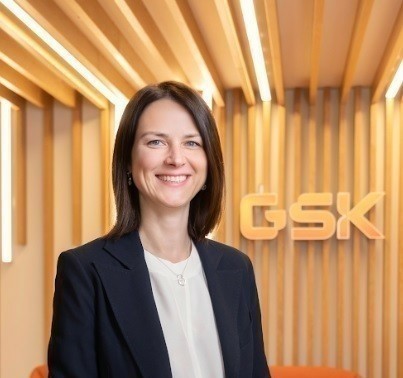 Lizzy Champion (GSK) στο mononews: Τα εμβόλια, η επένδυση στις κλινικές ...